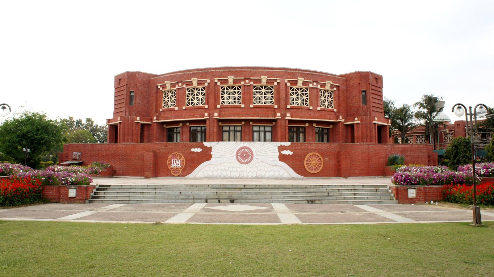 IIM Lucknow: Admission, Courses, Fees, Registration, Eligibility, Dates ...